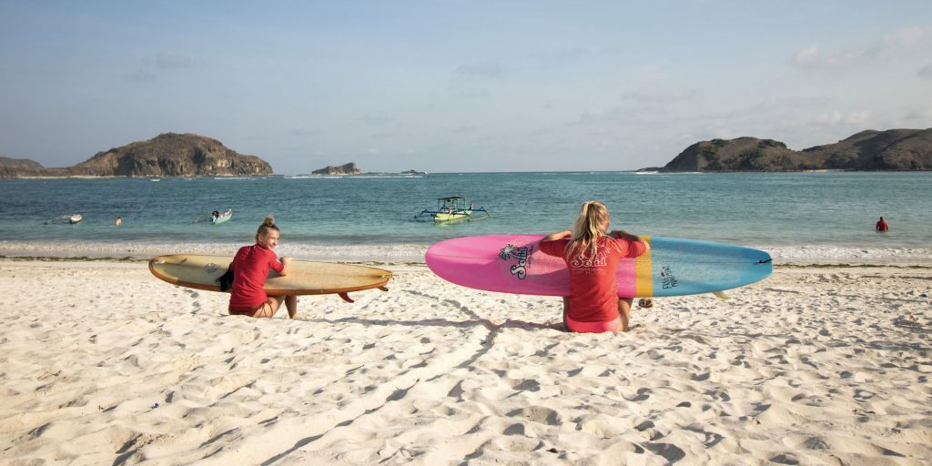 How to Learn to Surf in 10 Steps - The Perfect Guide for Beginners